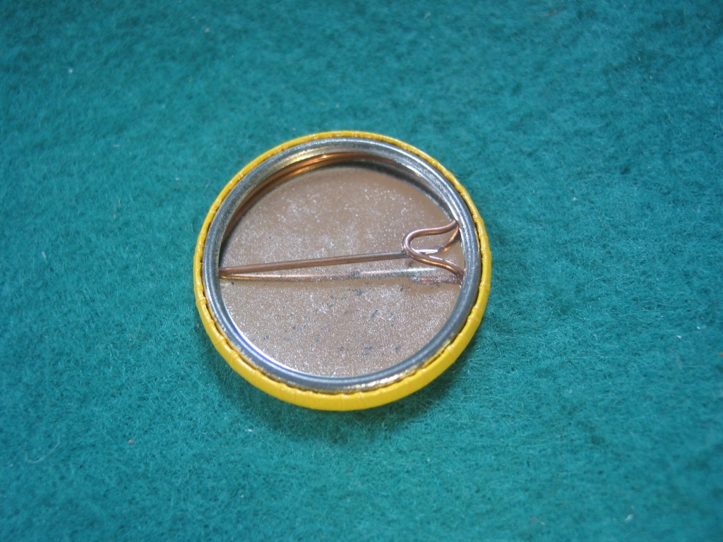 ORIGINAL vintage SCALEXTRIC MODEL MOTOR RACING yellow button badge ...