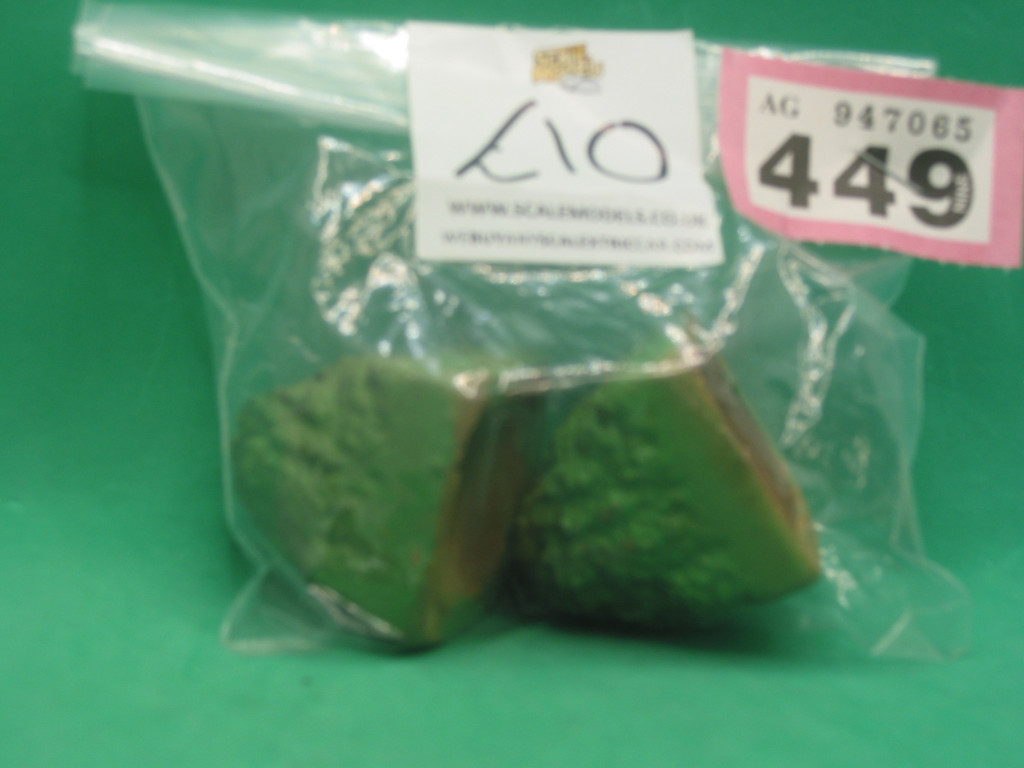 ORIGINAL TRIANG SCALEXTRIC 2 RUBBER BUSHES VERY GOOD BUT THEY HAVE ...