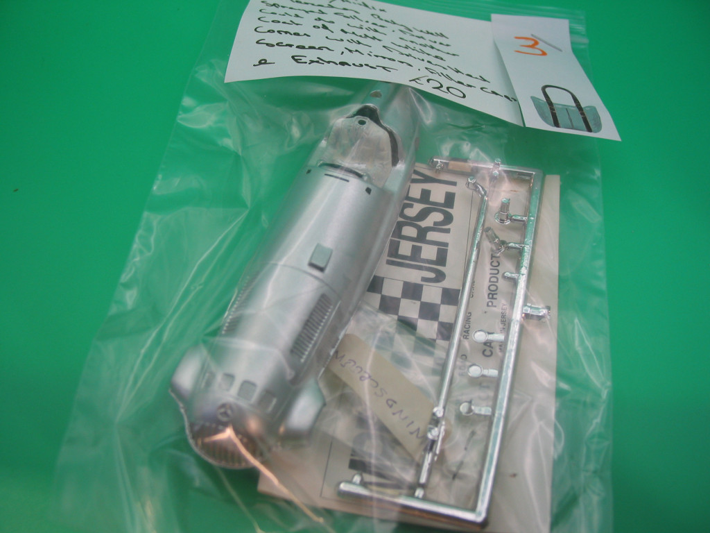 MRRC/AIRFIX MERCEDES BODY - Well sparyed silver- Driver could do with ...