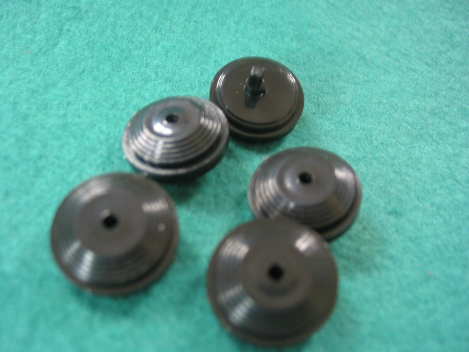 RL101 REPRODUCTION Scalextric C64 BLACK BENTLEY WHEELS X 4 + SPARE NEW ...